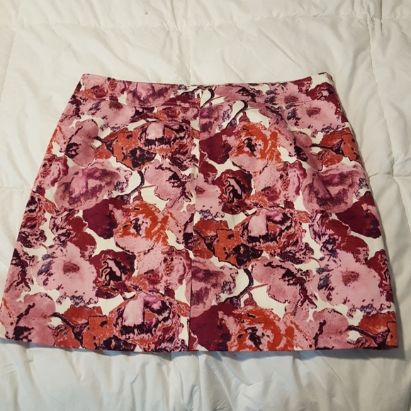 LOFT | Skirts | Flirty Floral Loft Skirt | Poshmark